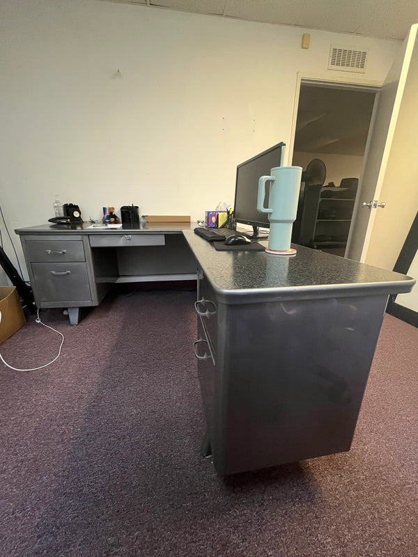 Vintage Tanker desk with right return - Retro Office Inc